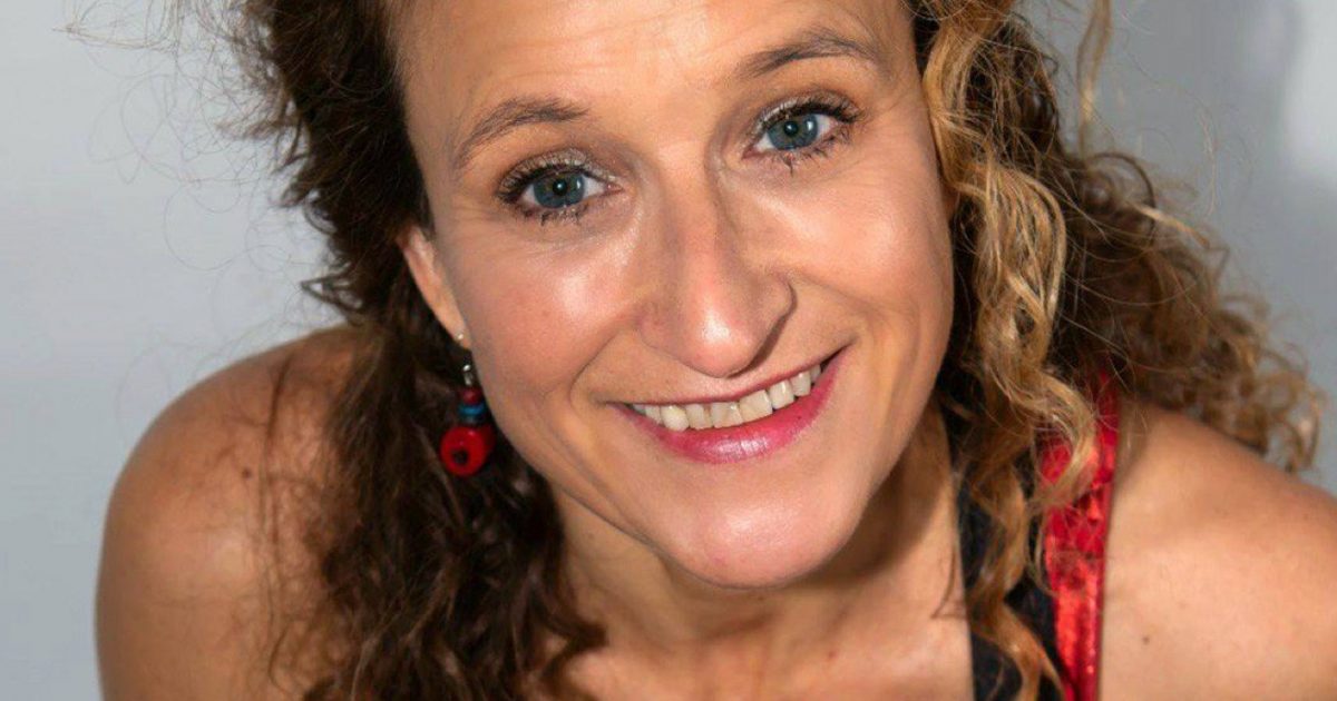 Esme Lopez | Book now | Live Yoga Teachers